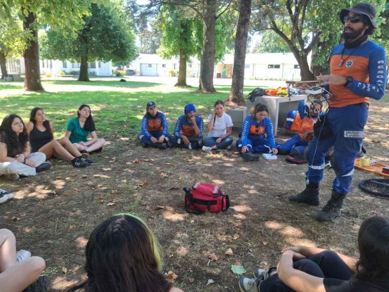 Rescatistas de Brasil capacitan a voluntarios del Centro de ...
